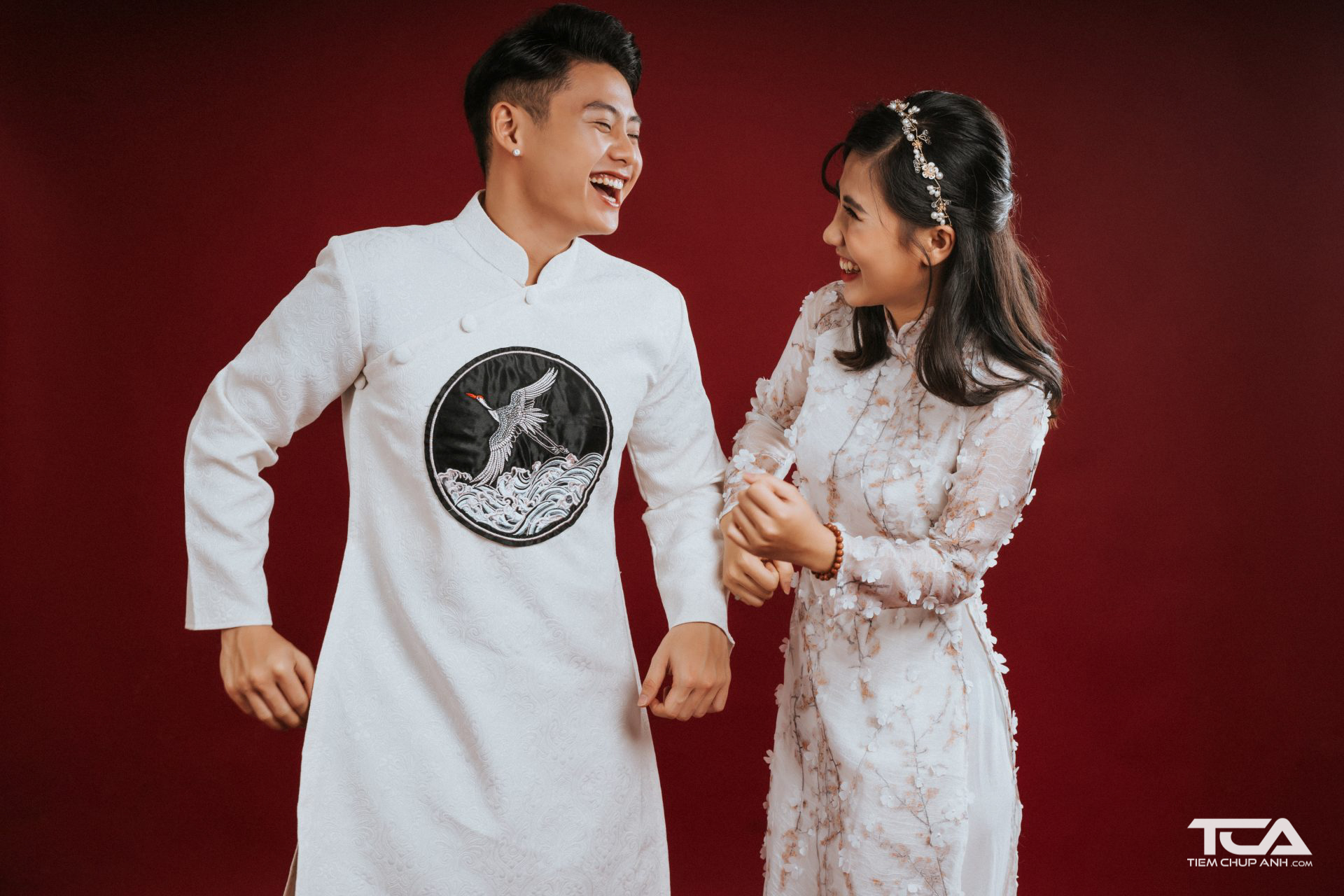 Bộ ảnh chụp áo dài xuân 2021 đẹp mê ly, bất bại trong mọi thời đại ...