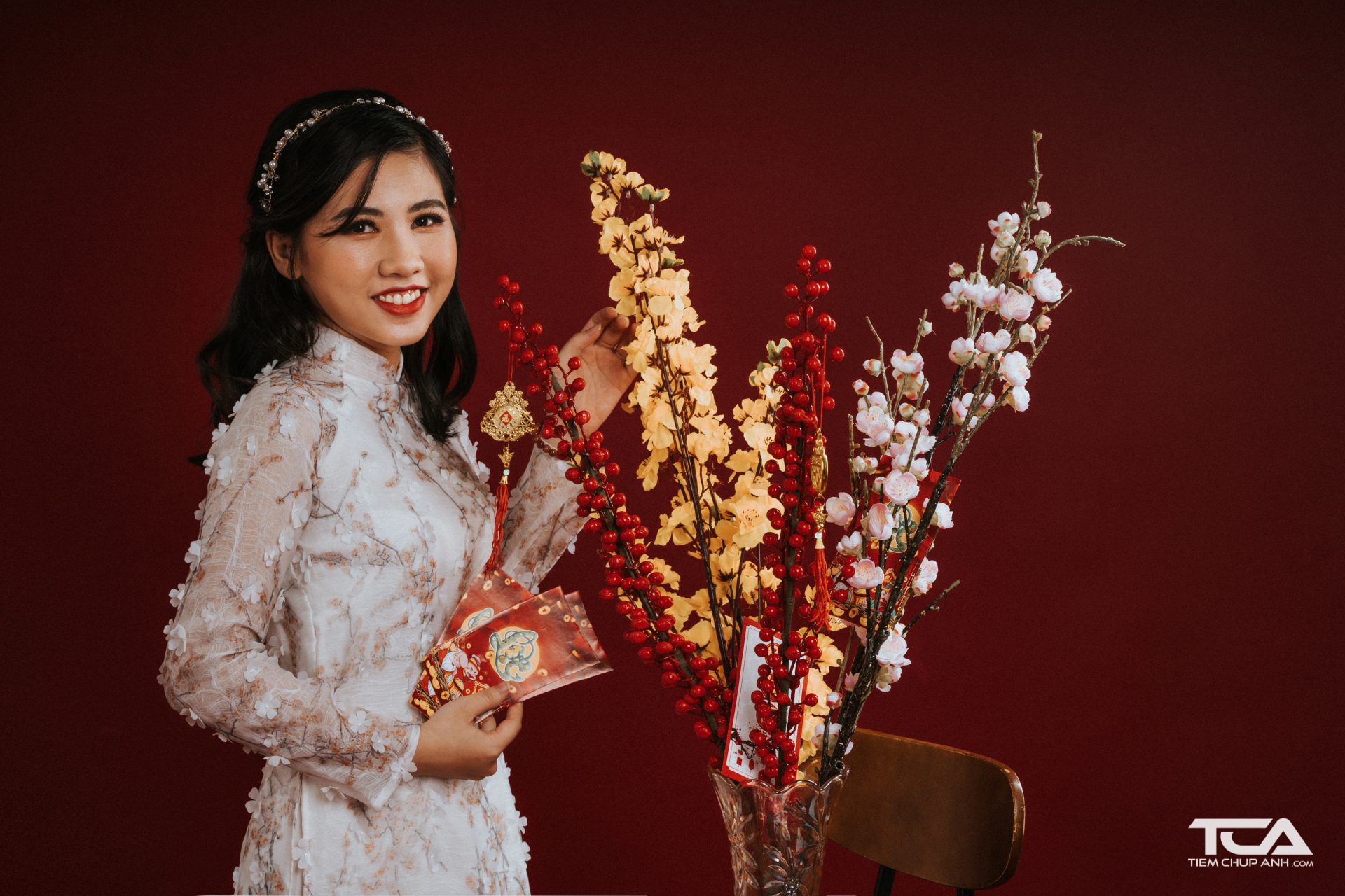 Bộ ảnh chụp áo dài xuân 2021 đẹp mê ly, bất bại trong mọi thời đại ...